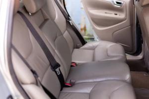 Grey Volvo XC70 2007 in Riga, with an engine capacity of 2.40 L and mileage of 400 thousand km for 5295 €, photo 12 on AUTOMOTO.COM.LV