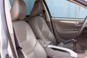 Grey Volvo XC70 2007 in Riga, with an engine capacity of 2.40 L and mileage of 400 thousand km for 5295 €, photo 15 on AUTOMOTO.COM.LV