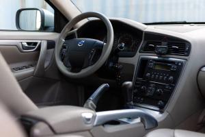 Grey Volvo XC70 2007 in Riga, with an engine capacity of 2.40 L and mileage of 400 thousand km for 5295 €, photo 17 on AUTOMOTO.COM.LV