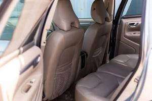 Grey Volvo XC70 2007 in Riga, with an engine capacity of 2.40 L and mileage of 400 thousand km for 5295 €, photo 18 on AUTOMOTO.COM.LV