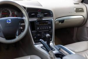Grey Volvo XC70 2007 in Riga, with an engine capacity of 2.40 L and mileage of 400 thousand km for 5295 €, photo 26 on AUTOMOTO.COM.LV