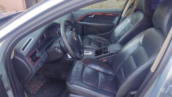 Pelēks Volvo XC70 2007 Viļņa, ar dzinēja tilpumu 2.40 L un nobraukumu 500 tūkst. km par 3000 €, foto 5 vietnē AUTOMOTO.COM.LV