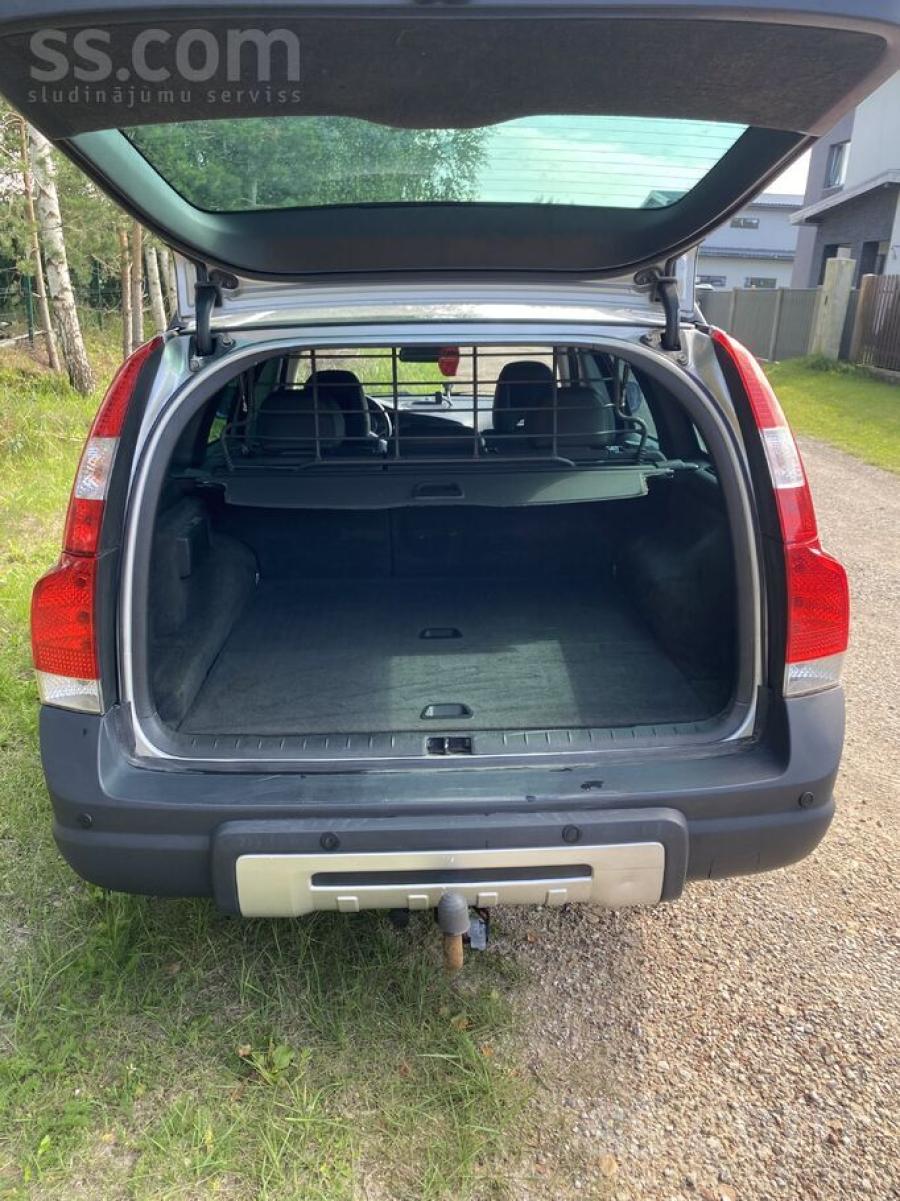 Pelēks Volvo XC70 2007 Rīga, ar dzinēja tilpumu 2.40 L un nobraukumu 346 tūkst. km par 4000 €, foto 5 vietnē AUTOMOTO.COM.LV