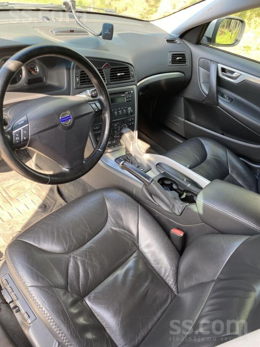 Pelēks Volvo XC70 2007 Rīga, ar dzinēja tilpumu 2.40 L un nobraukumu 346 tūkst. km par 4000 €, foto 7 vietnē AUTOMOTO.COM.LV