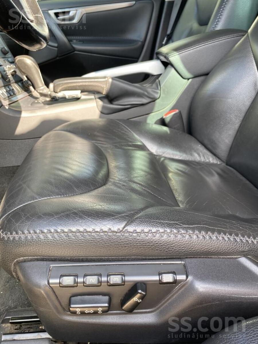 Pelēks Volvo XC70 2007 Rīga, ar dzinēja tilpumu 2.40 L un nobraukumu 346 tūkst. km par 4000 €, foto 8 vietnē AUTOMOTO.COM.LV