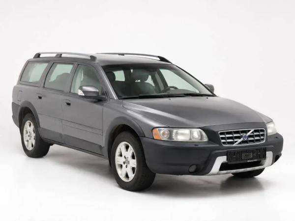 Grey Volvo XC70 2007 in Jurmala, with an engine capacity of 2.40 L and mileage of 245 thousand km for 5990 €, photo 1 on AUTOMOTO.COM.LV