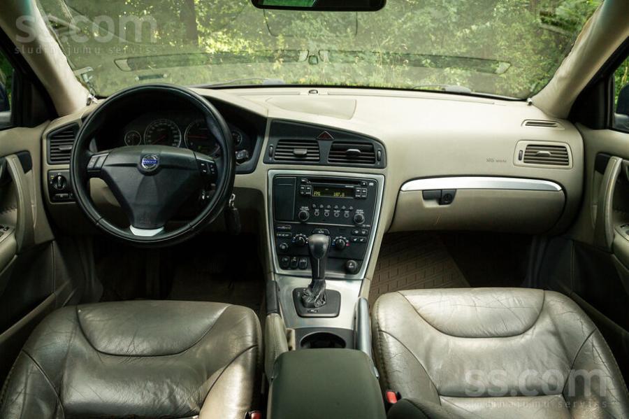 Pelēks Volvo XC70 2007 Jelgava, ar dzinēja tilpumu 2.40 L un nobraukumu 356 tūkst. km par 3500 €, foto 10 vietnē AUTOMOTO.COM.LV