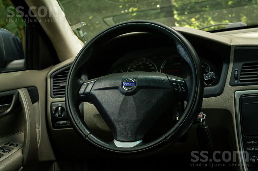 Pelēks Volvo XC70 2007 Jelgava, ar dzinēja tilpumu 2.40 L un nobraukumu 356 tūkst. km par 3500 €, foto 11 vietnē AUTOMOTO.COM.LV