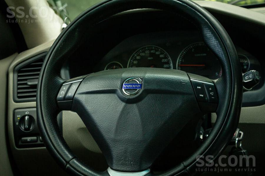 Pelēks Volvo XC70 2007 Jelgava, ar dzinēja tilpumu 2.40 L un nobraukumu 356 tūkst. km par 3500 €, foto 12 vietnē AUTOMOTO.COM.LV