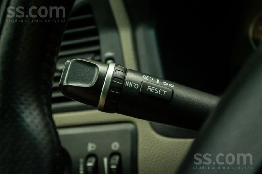 Pelēks Volvo XC70 2007 Jelgava, ar dzinēja tilpumu 2.40 L un nobraukumu 356 tūkst. km par 3500 €, foto 14 vietnē AUTOMOTO.COM.LV