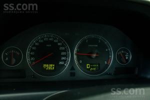 Pelēks Volvo XC70 2007 Jelgava, ar dzinēja tilpumu 2.40 L un nobraukumu 356 tūkst. km par 3500 €, foto 15 vietnē AUTOMOTO.COM.LV