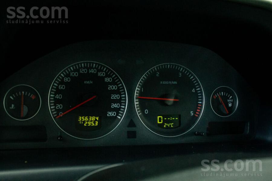 Pelēks Volvo XC70 2007 Jelgava, ar dzinēja tilpumu 2.40 L un nobraukumu 356 tūkst. km par 3500 €, foto 15 vietnē AUTOMOTO.COM.LV