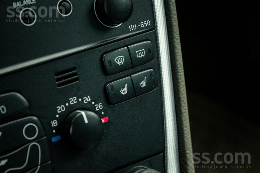 Pelēks Volvo XC70 2007 Jelgava, ar dzinēja tilpumu 2.40 L un nobraukumu 356 tūkst. km par 3500 €, foto 19 vietnē AUTOMOTO.COM.LV