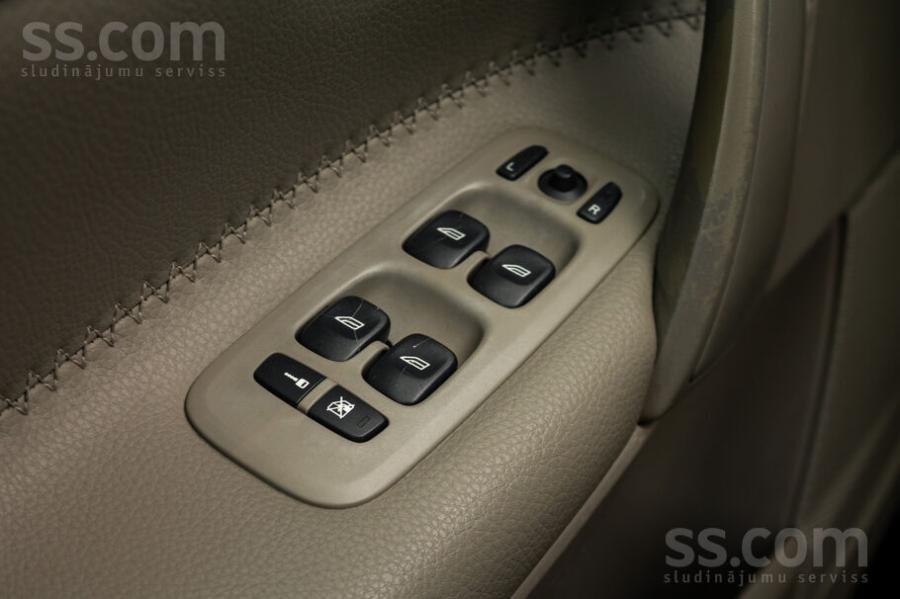Pelēks Volvo XC70 2007 Jelgava, ar dzinēja tilpumu 2.40 L un nobraukumu 356 tūkst. km par 3500 €, foto 24 vietnē AUTOMOTO.COM.LV