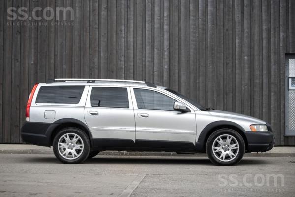 Grey Volvo XC70 2007 in Tukums, with an engine capacity of 2.40 L and mileage of 347 thousand km for 4770 €, photo 4 on AUTOMOTO.COM.LV