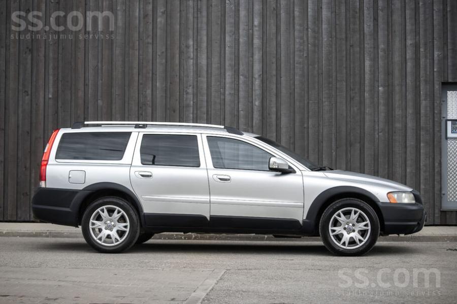Grey Volvo XC70 2007 in Tukums, with an engine capacity of 2.40 L and mileage of 347 thousand km for 4770 €, photo 5 on AUTOMOTO.COM.LV