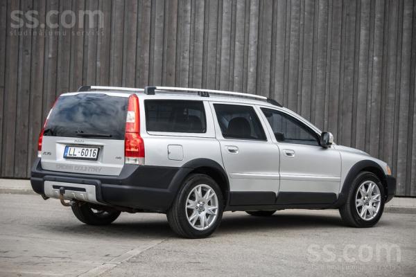 Grey Volvo XC70 2007 in Tukums, with an engine capacity of 2.40 L and mileage of 347 thousand km for 4770 €, photo 5 on AUTOMOTO.COM.LV