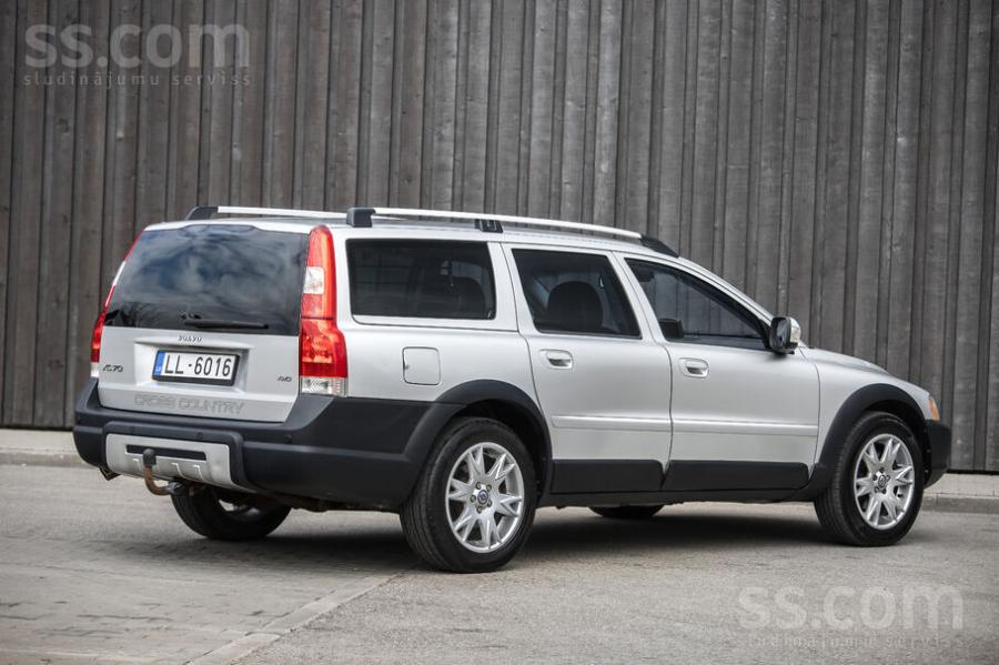 Grey Volvo XC70 2007 in Tukums, with an engine capacity of 2.40 L and mileage of 347 thousand km for 4770 €, photo 6 on AUTOMOTO.COM.LV