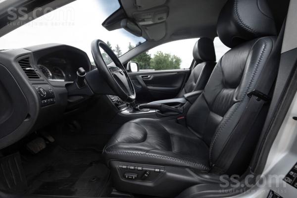 Grey Volvo XC70 2007 in Tukums, with an engine capacity of 2.40 L and mileage of 347 thousand km for 4770 €, photo 10 on AUTOMOTO.COM.LV