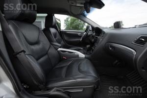 Grey Volvo XC70 2007 in Tukums, with an engine capacity of 2.40 L and mileage of 347 thousand km for 4770 €, photo 13 on AUTOMOTO.COM.LV