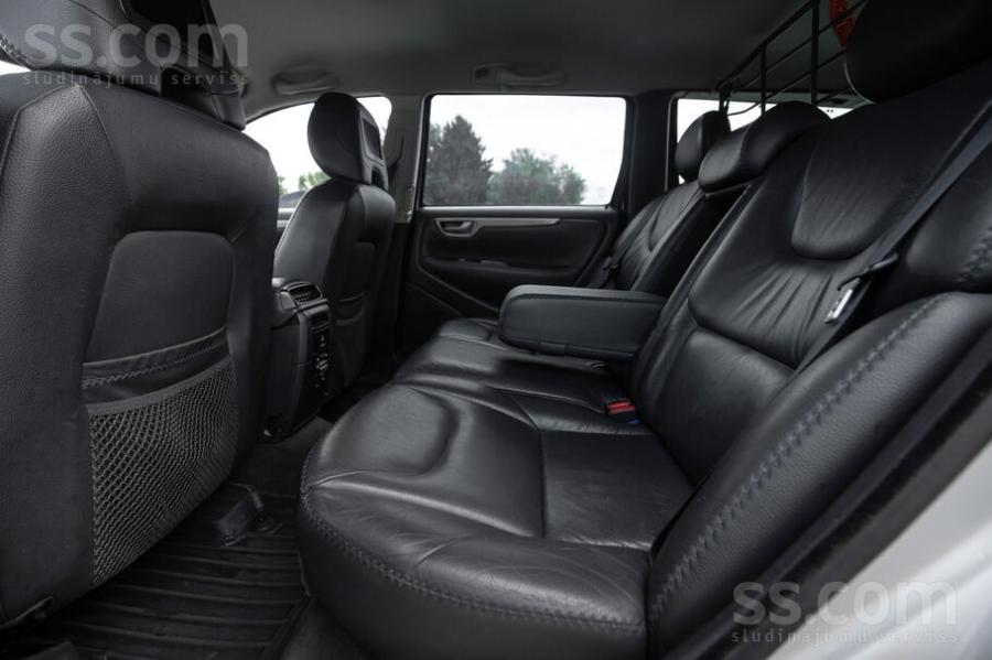 Grey Volvo XC70 2007 in Tukums, with an engine capacity of 2.40 L and mileage of 347 thousand km for 4770 €, photo 14 on AUTOMOTO.COM.LV