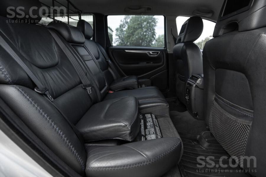 Grey Volvo XC70 2007 in Tukums, with an engine capacity of 2.40 L and mileage of 347 thousand km for 4770 €, photo 15 on AUTOMOTO.COM.LV