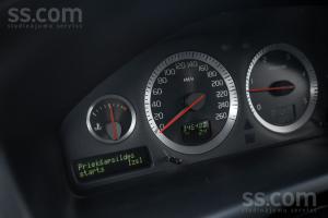 Grey Volvo XC70 2007 in Tukums, with an engine capacity of 2.40 L and mileage of 347 thousand km for 4770 €, photo 24 on AUTOMOTO.COM.LV