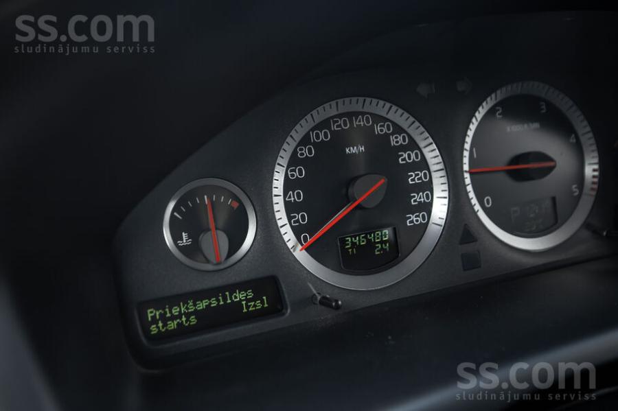 Grey Volvo XC70 2007 in Tukums, with an engine capacity of 2.40 L and mileage of 347 thousand km for 4770 €, photo 24 on AUTOMOTO.COM.LV