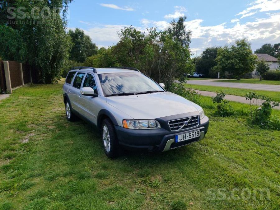 Grey Volvo XC70 2007 in Riga, with an engine capacity of 2.40 L and mileage of 372 thousand km for 3600 €, photo 1 on AUTOMOTO.COM.LV