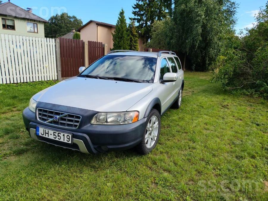 Grey Volvo XC70 2007 in Riga, with an engine capacity of 2.40 L and mileage of 372 thousand km for 3600 €, photo 3 on AUTOMOTO.COM.LV