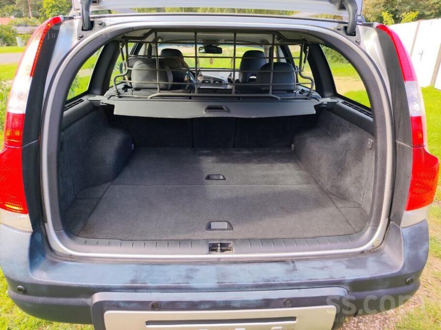 Grey Volvo XC70 2007 in Riga, with an engine capacity of 2.40 L and mileage of 372 thousand km for 3600 €, photo 6 on AUTOMOTO.COM.LV