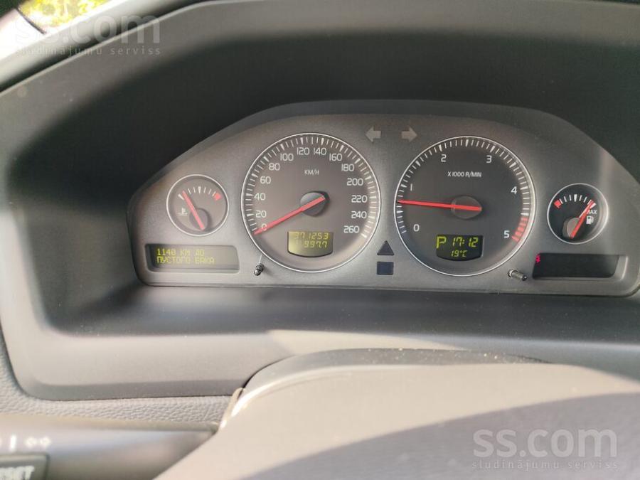 Grey Volvo XC70 2007 in Riga, with an engine capacity of 2.40 L and mileage of 372 thousand km for 3600 €, photo 10 on AUTOMOTO.COM.LV