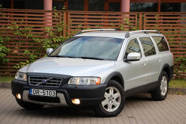 Grey Volvo XC70 2007 in Marupe, with an engine capacity of 2.40 L and mileage of 363 thousand km for 4950 €, photo 2 on AUTOMOTO.COM.LV