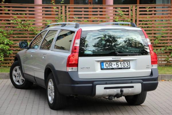 Grey Volvo XC70 2007 in Marupe, with an engine capacity of 2.40 L and mileage of 363 thousand km for 4950 €, photo 4 on AUTOMOTO.COM.LV