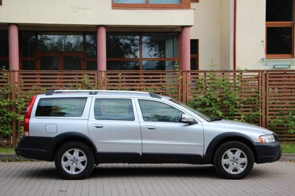 Grey Volvo XC70 2007 in Marupe, with an engine capacity of 2.40 L and mileage of 363 thousand km for 4950 €, photo 6 on AUTOMOTO.COM.LV