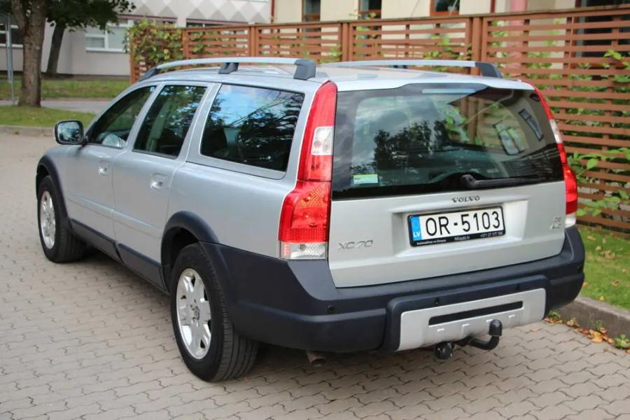 Pelēks Volvo XC70 2007 Mārupe, ar dzinēja tilpumu 2.40 L un nobraukumu 363 tūkst. km par 4950 €, foto 10 vietnē AUTOMOTO.COM.LV