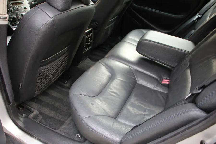 Pelēks Volvo XC70 2007 Mārupe, ar dzinēja tilpumu 2.40 L un nobraukumu 363 tūkst. km par 4950 €, foto 16 vietnē AUTOMOTO.COM.LV