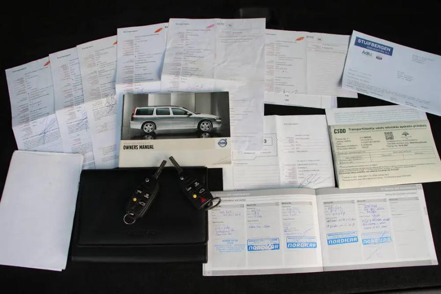 Pelēks Volvo XC70 2007 Mārupe, ar dzinēja tilpumu 2.40 L un nobraukumu 363 tūkst. km par 4950 €, foto 19 vietnē AUTOMOTO.COM.LV