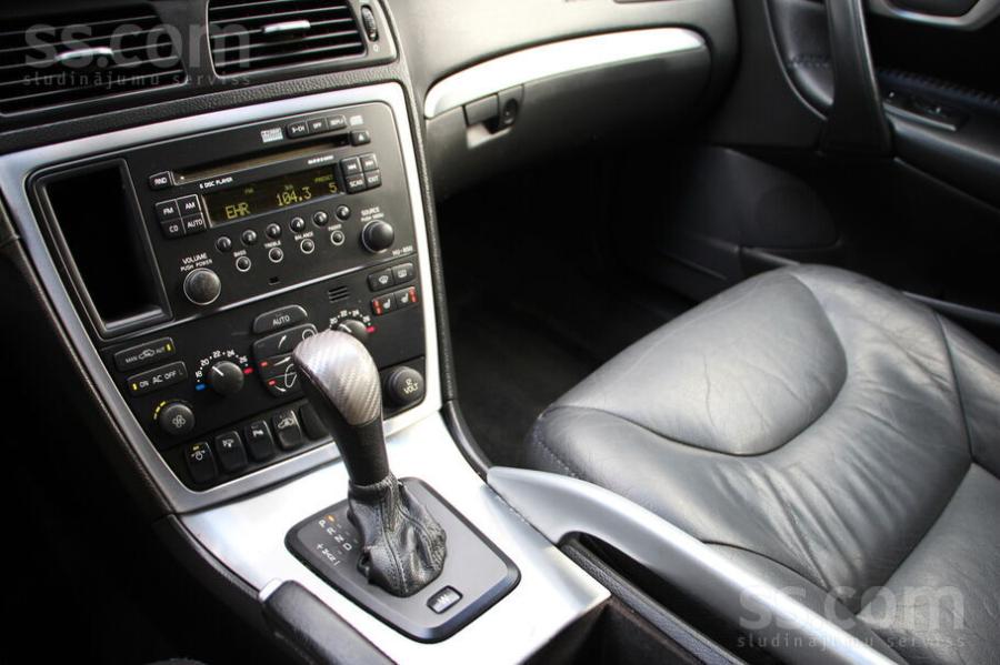 Grey Volvo XC70 2007 in Riga, with an engine capacity of 2.40 L and mileage of 0 thousand km for 4950 €, photo 14 on AUTOMOTO.COM.LV