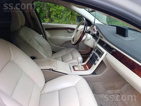 Grey Volvo XC70 2007 in Jurmala, with an engine capacity of 2.40 L and mileage of 386 thousand km for 4450 €, photo 9 on AUTOMOTO.COM.LV