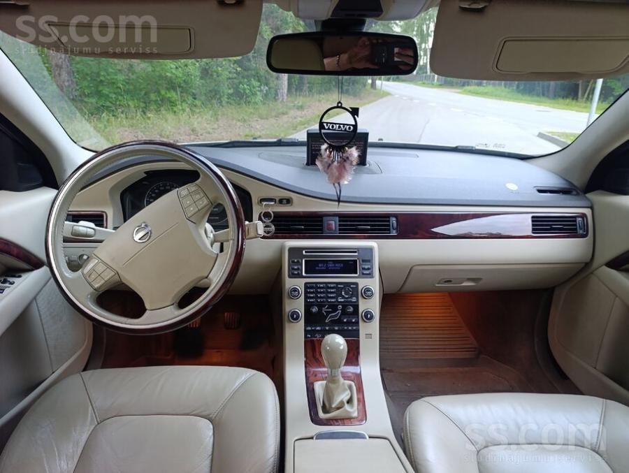 Grey Volvo XC70 2007 in Jurmala, with an engine capacity of 2.40 L and mileage of 386 thousand km for 4450 €, photo 11 on AUTOMOTO.COM.LV