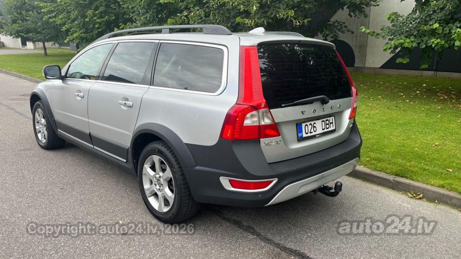 Pelēks Volvo XC70 2007 Pērnava, ar dzinēja tilpumu 2.40 L un nobraukumu 377 tūkst. km par 5800 €, foto 5 vietnē AUTOMOTO.COM.LV