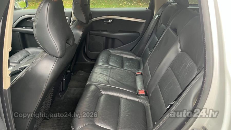 Pelēks Volvo XC70 2007 Pērnava, ar dzinēja tilpumu 2.40 L un nobraukumu 377 tūkst. km par 5800 €, foto 11 vietnē AUTOMOTO.COM.LV