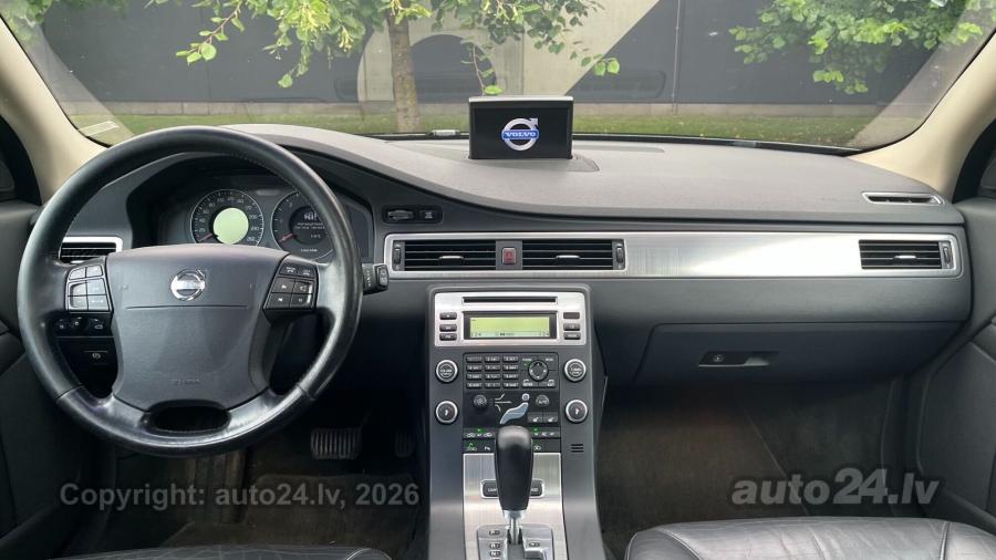 Pelēks Volvo XC70 2007 Pērnava, ar dzinēja tilpumu 2.40 L un nobraukumu 377 tūkst. km par 5800 €, foto 13 vietnē AUTOMOTO.COM.LV