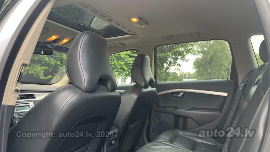 Pelēks Volvo XC70 2007 Pērnava, ar dzinēja tilpumu 2.40 L un nobraukumu 377 tūkst. km par 5800 €, foto 14 vietnē AUTOMOTO.COM.LV