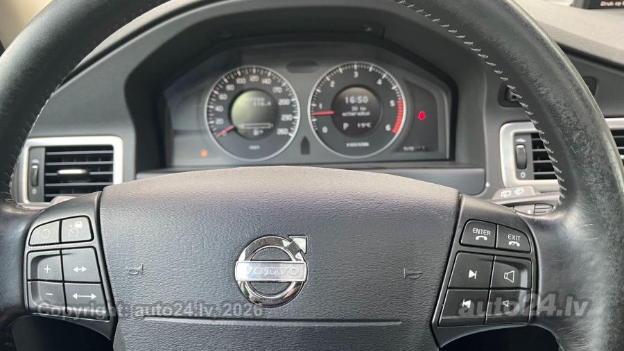 Pelēks Volvo XC70 2007 Pērnava, ar dzinēja tilpumu 2.40 L un nobraukumu 377 tūkst. km par 5800 €, foto 15 vietnē AUTOMOTO.COM.LV