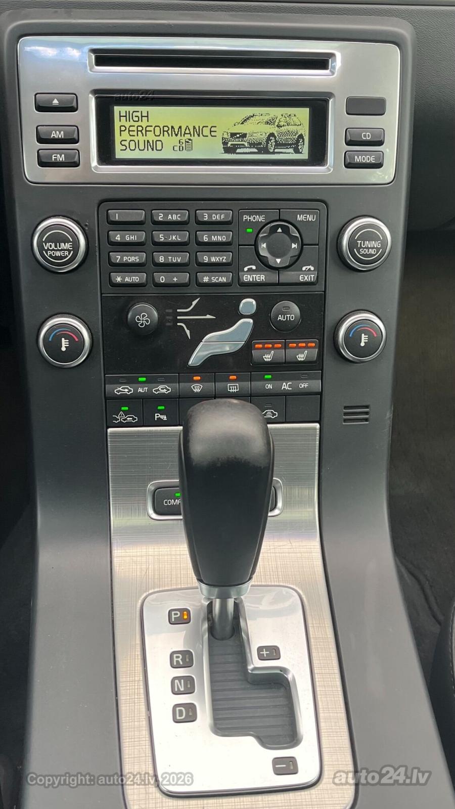 Pelēks Volvo XC70 2007 Pērnava, ar dzinēja tilpumu 2.40 L un nobraukumu 377 tūkst. km par 5800 €, foto 16 vietnē AUTOMOTO.COM.LV