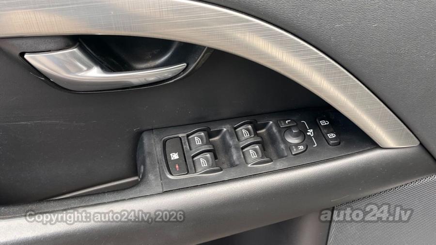 Pelēks Volvo XC70 2007 Pērnava, ar dzinēja tilpumu 2.40 L un nobraukumu 377 tūkst. km par 5800 €, foto 17 vietnē AUTOMOTO.COM.LV