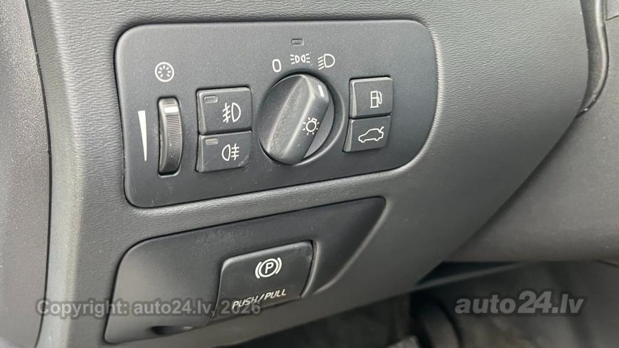 Pelēks Volvo XC70 2007 Pērnava, ar dzinēja tilpumu 2.40 L un nobraukumu 377 tūkst. km par 5800 €, foto 18 vietnē AUTOMOTO.COM.LV