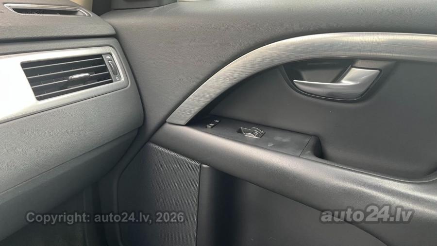 Pelēks Volvo XC70 2007 Pērnava, ar dzinēja tilpumu 2.40 L un nobraukumu 377 tūkst. km par 5800 €, foto 19 vietnē AUTOMOTO.COM.LV